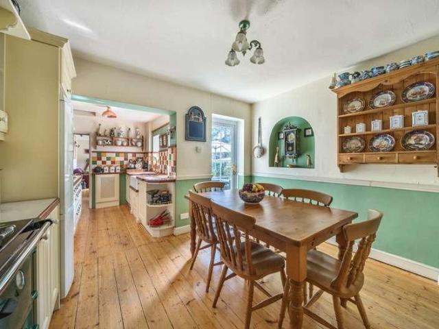 4 bed house for sale