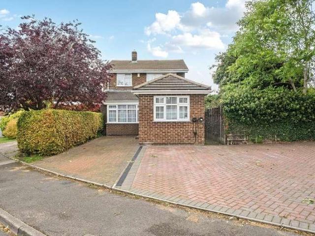4 bed house for sale