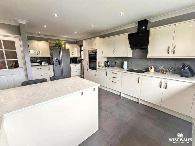 4 bed house for sale