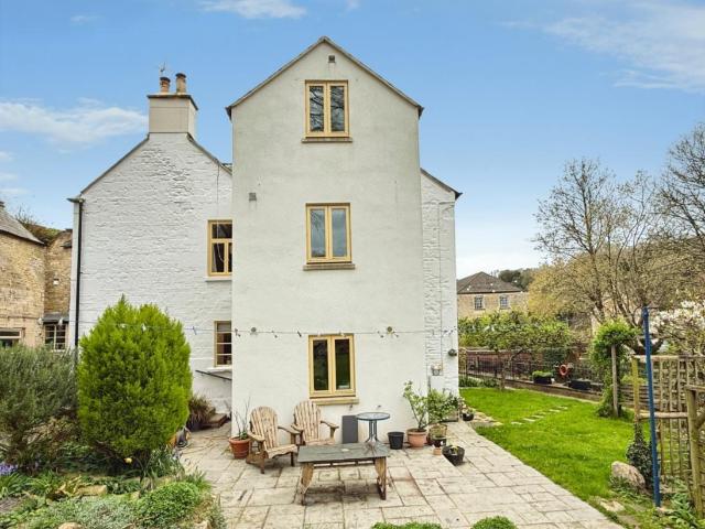 4 bed house for sale