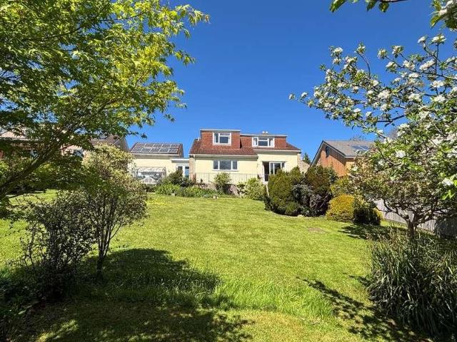 4 bed house for sale