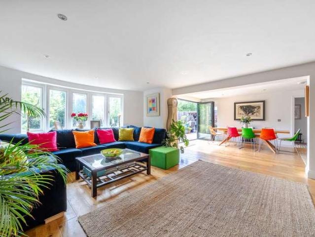 4 bed house for sale