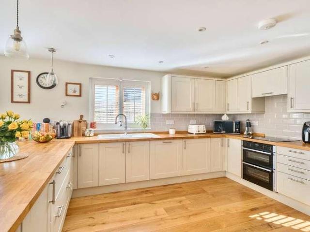 4 bed house for sale