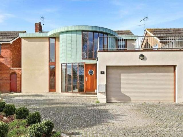 4 bed house for sale
