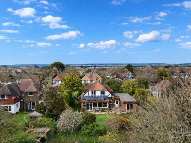 4 bed house for sale