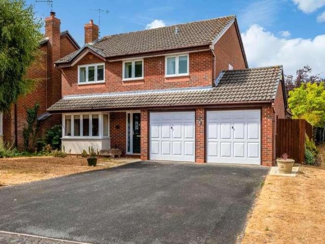 4 bed house for sale
