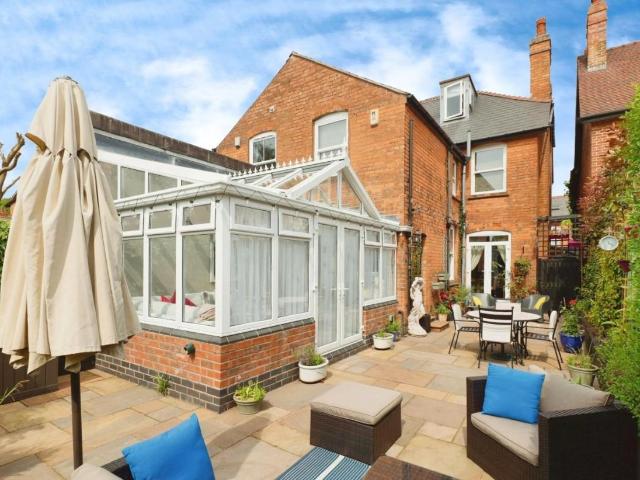 4 bed house for sale