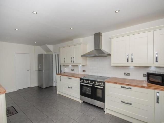 4 bed house for sale