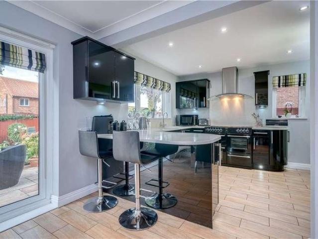 4 bed house for sale