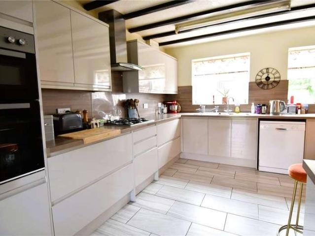 4 bed house for sale