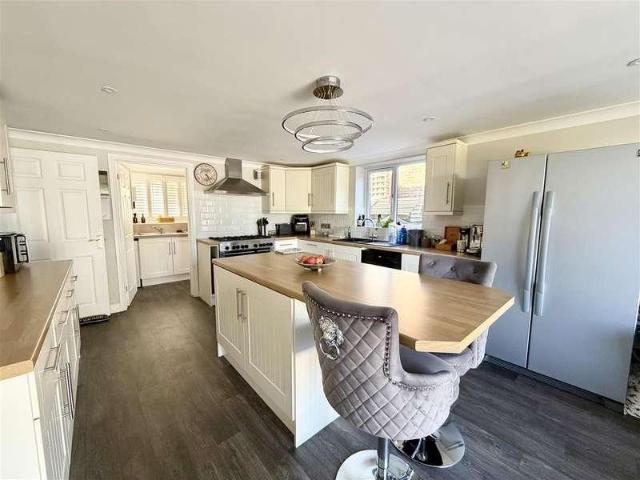 4 bed house for sale