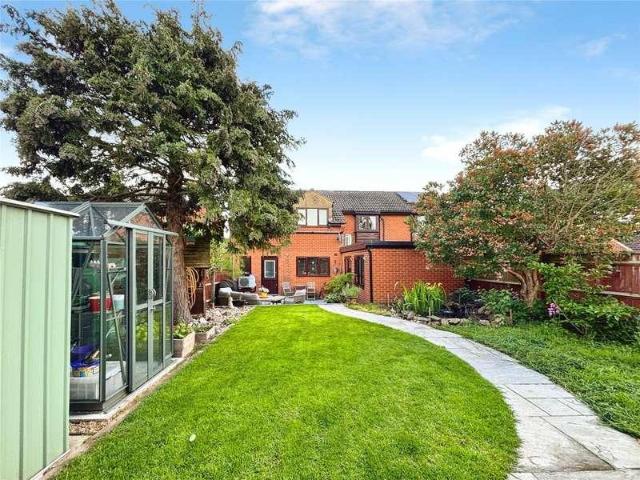 4 bed house for sale