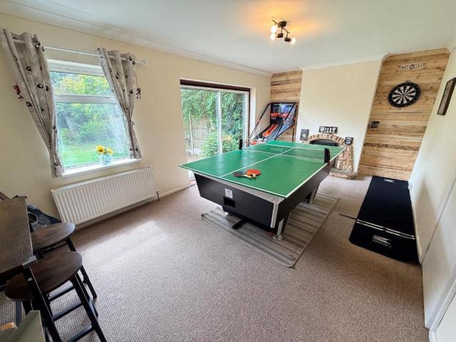 4 bed house for sale
