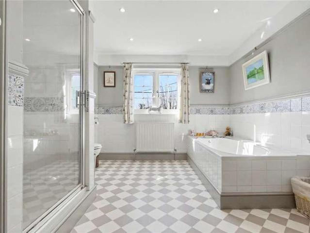 4 bed house for sale