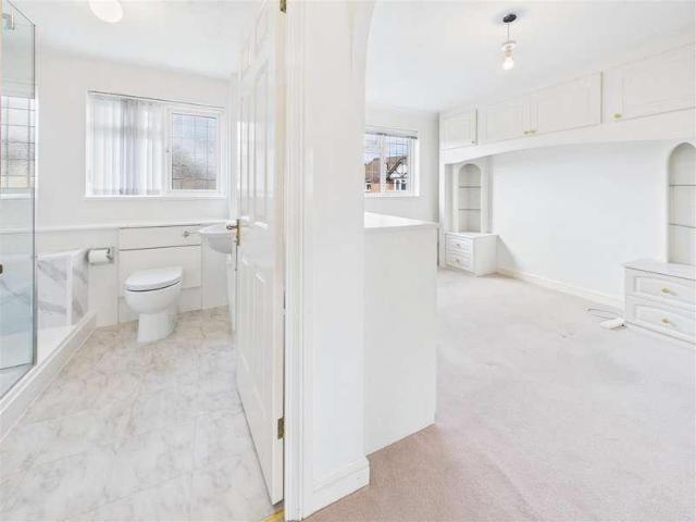 4 bed house for sale