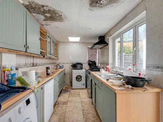 4 bed house for sale