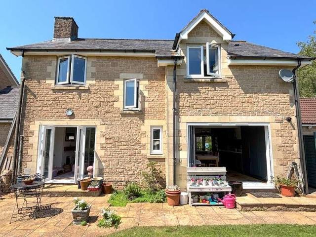 4 bed house for sale
