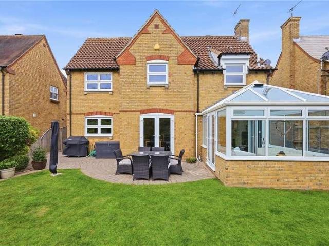 4 bed house for sale