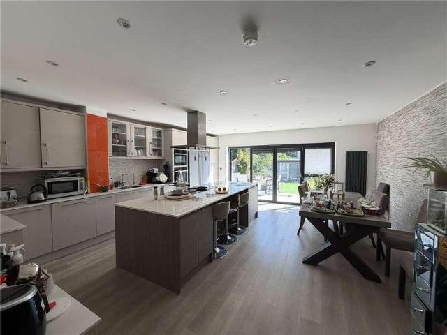 5 bed house for sale