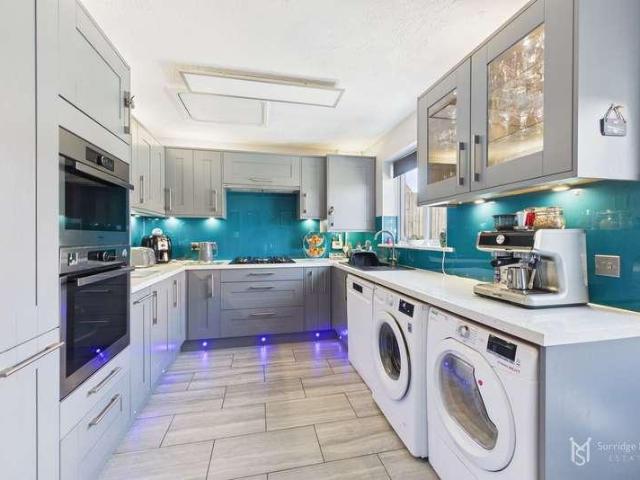 4 bed house for sale