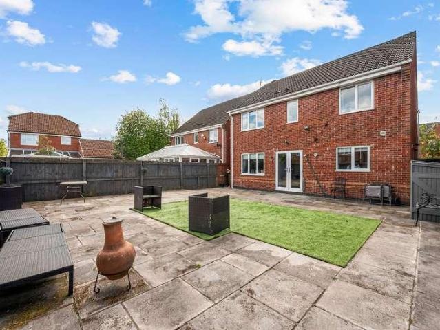 4 bed house for sale