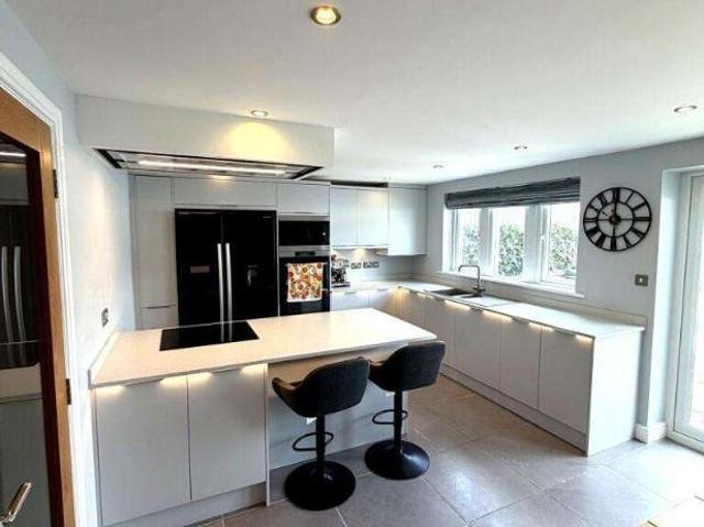 4 bed house for sale