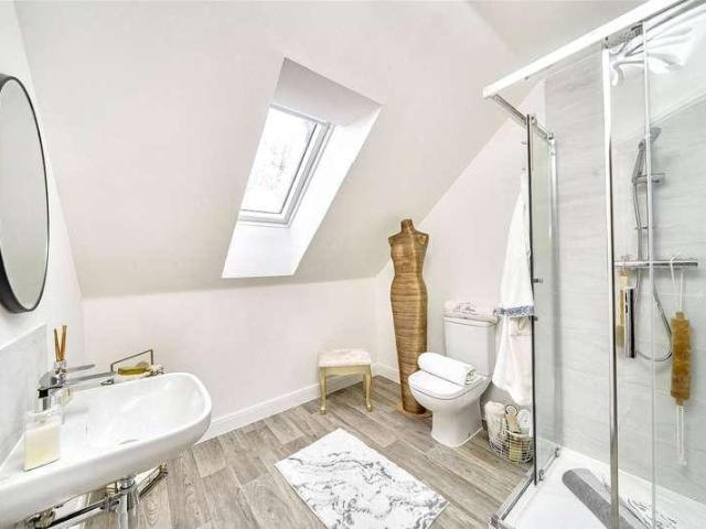 4 bed house for sale