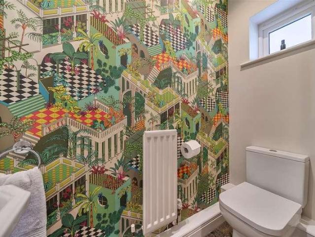 4 bed house for sale