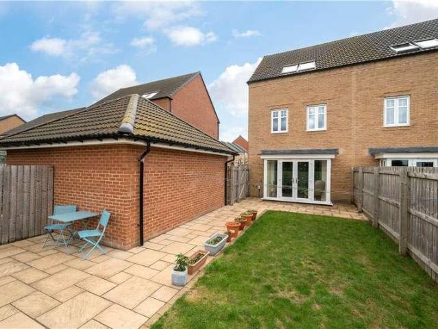 4 bed house for sale