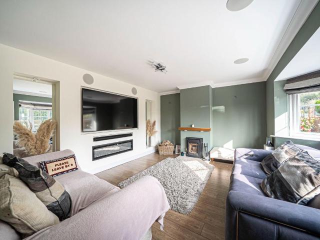 4 bed house for sale