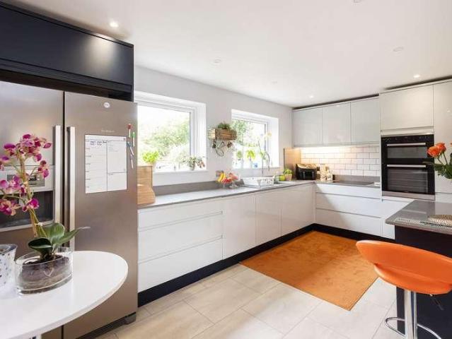 4 bed house for sale