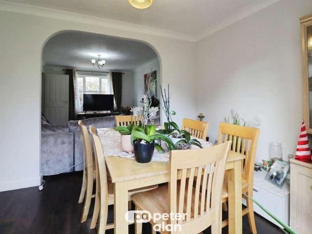 4 bed house for sale