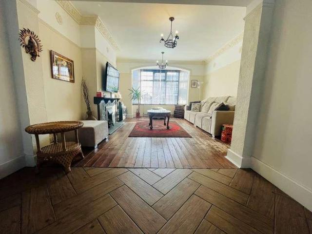 4 bed house for sale