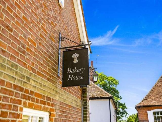 4 bed house for sale