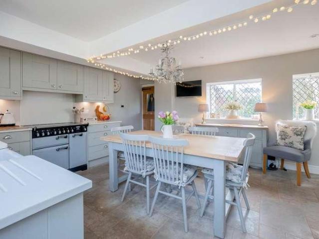 4 bed house for sale