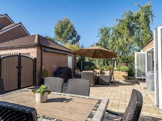 4 bed house for sale