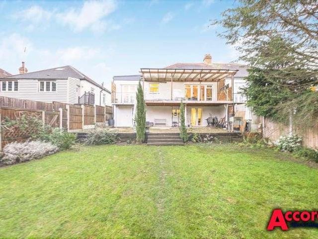 4 bed house for sale