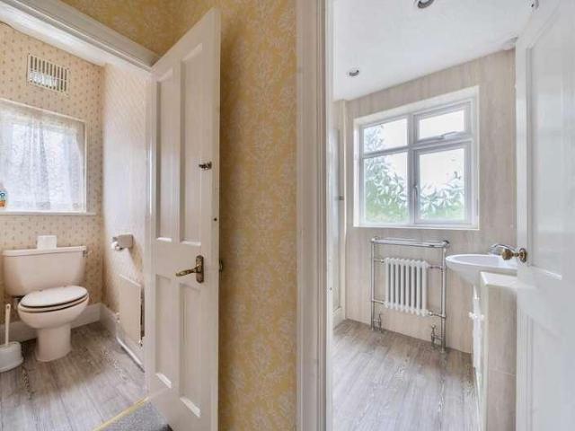 4 bed house for sale