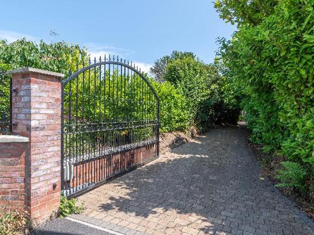 4 bed house for sale