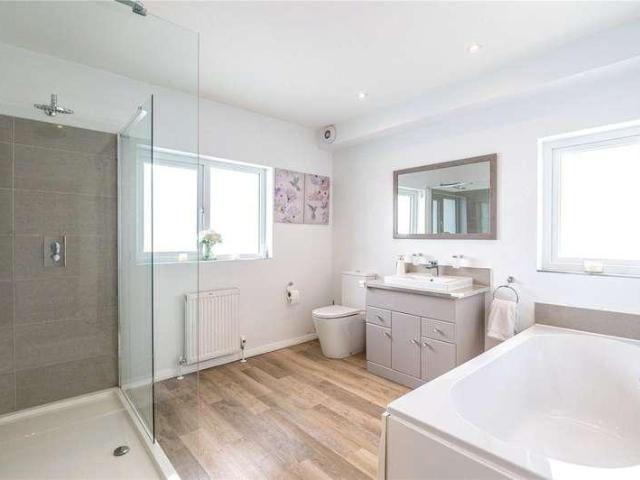 4 bed house for sale