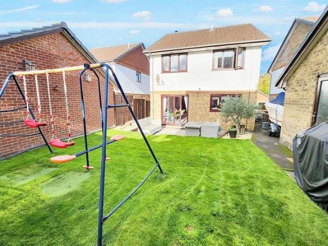 4 bed house for sale