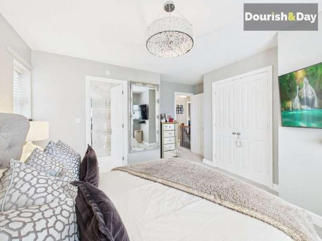 4 bed house for sale