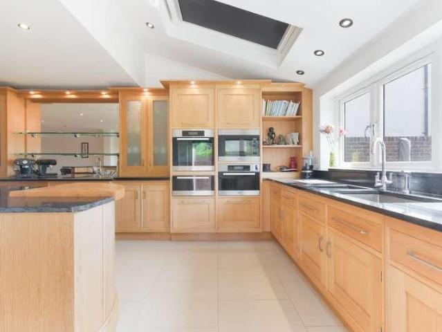 4 bed house for sale