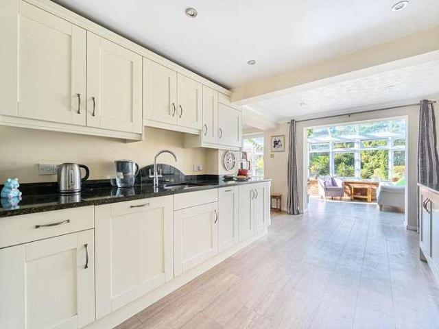 4 bed house for sale