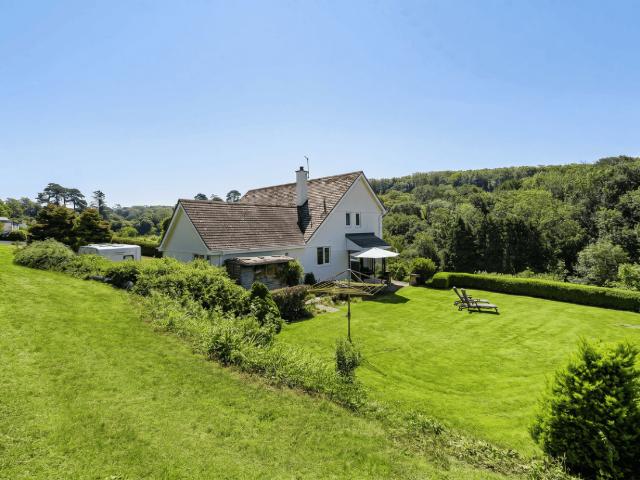4 bed house for sale