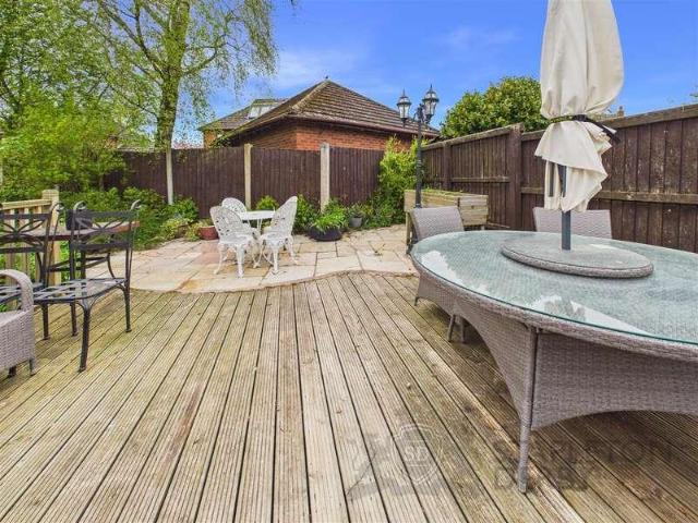 4 bed house for sale
