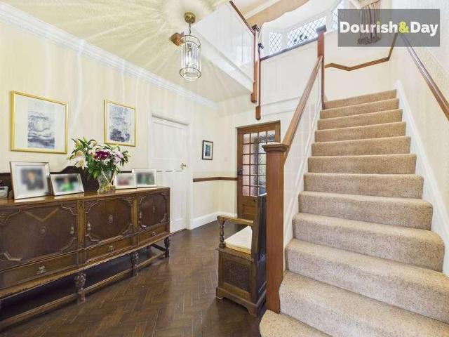 4 bed house for sale