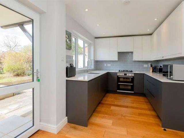 4 bed house for sale