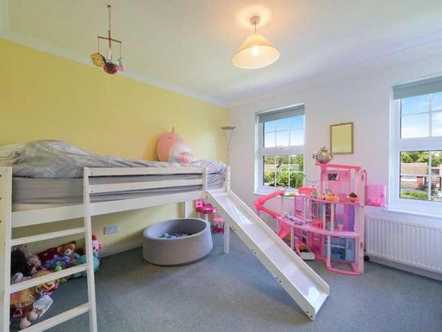 4 bed house for sale