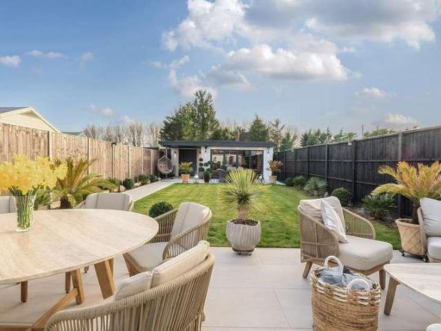 4 bed house for sale